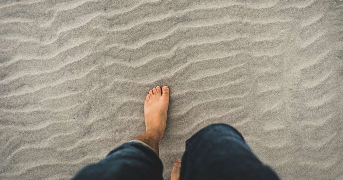 30 Grounding Techniques to Quiet Distressing Thoughts | Open Arms Wellness